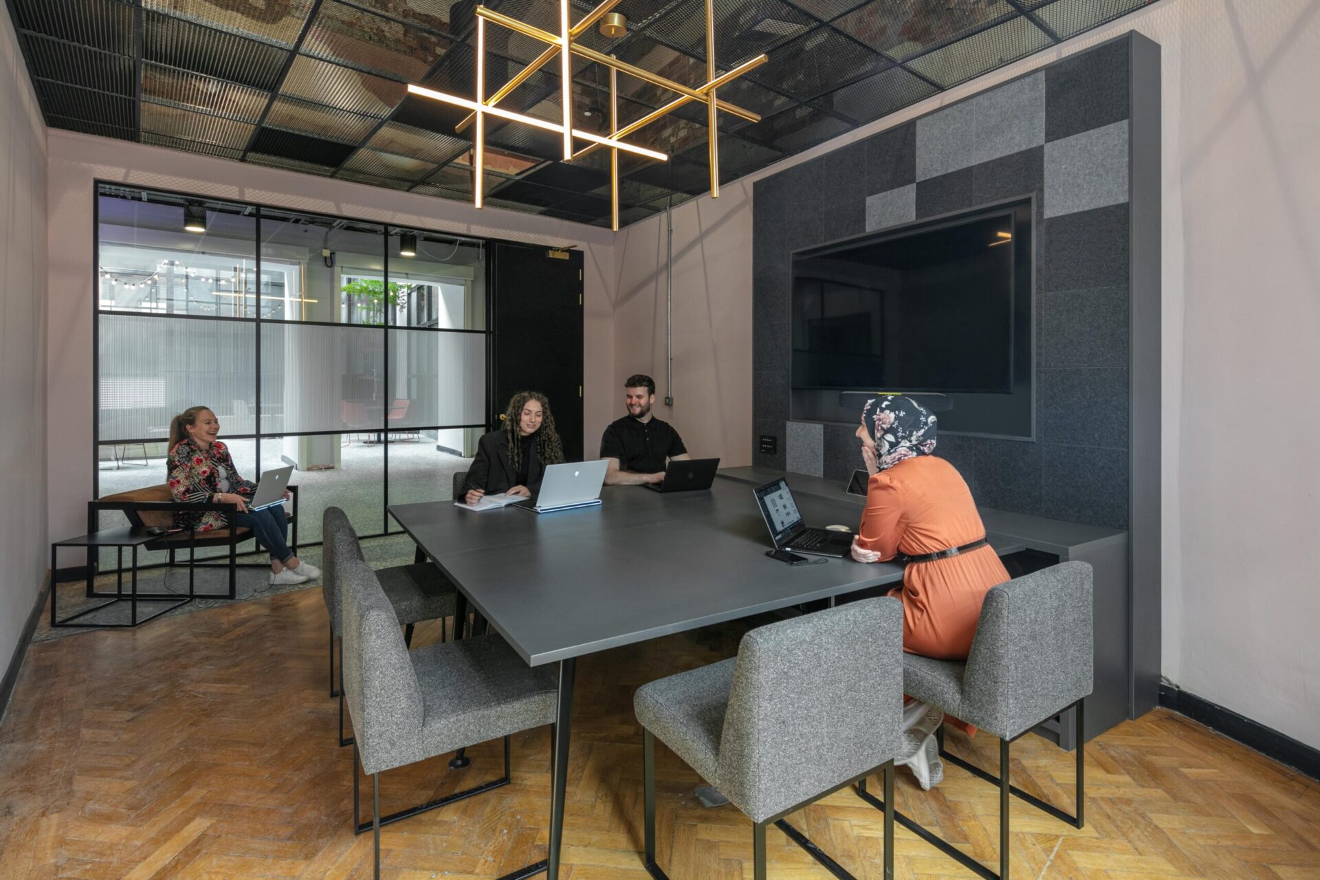 The 7 factors of shaping employee experience - Claremont